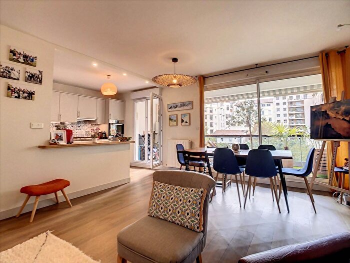 Appartement à louer - Part-Dieu, Lyon ème - 1 pièce - 3 chambres