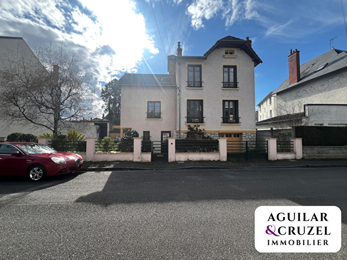 Maison à vendre - Bourges, Aéroport, Vauvert, Pierrelay, Pissevieille - 5 pièces - 4 chambres