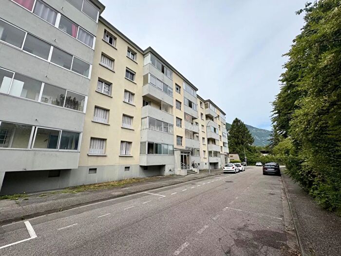 Appartement 4 pièces à vendre à Fontaine, Charles Michels