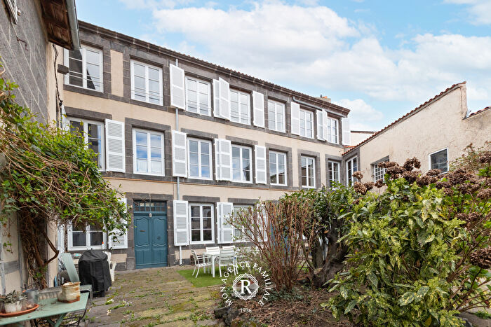 Maison à vendre - Riom, Centre-ville - 14 pièces - 4 chambres