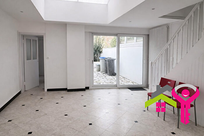 Maison à louer - Denain, Centre-ville - 4 pièces - 3 chambres