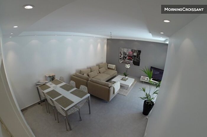 Appartement à louer - Cannes, Prado, République - 3 pièces - 2 chambres