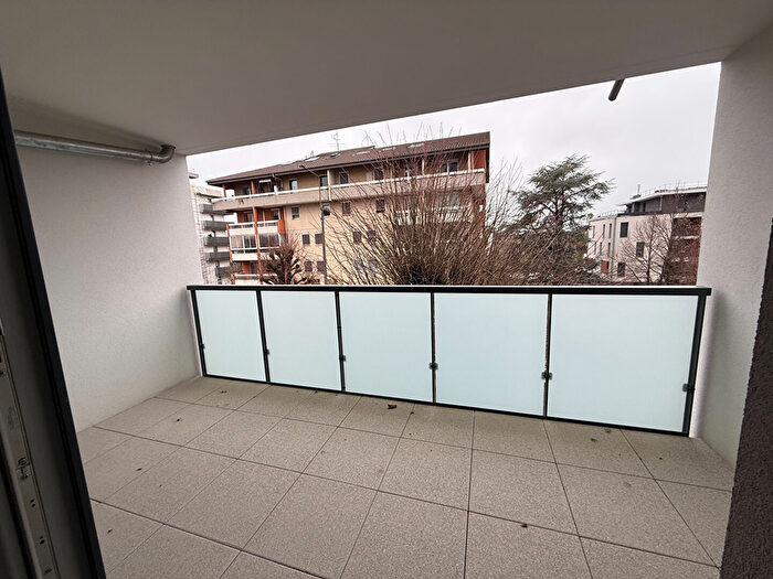 Appartement à louer - Thonon-les-Bains, Est - 3 pièces - 2 chambres