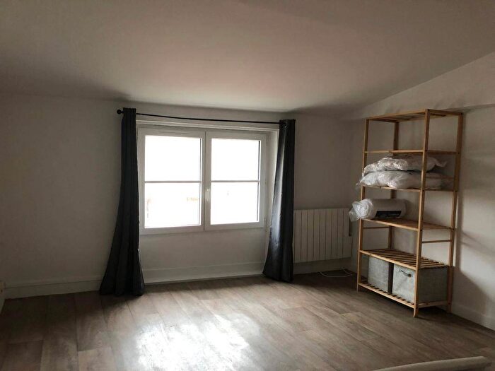 Appartement à louer - Centre Ville Nord, Rochefort - 2 pièces - 1 chambre