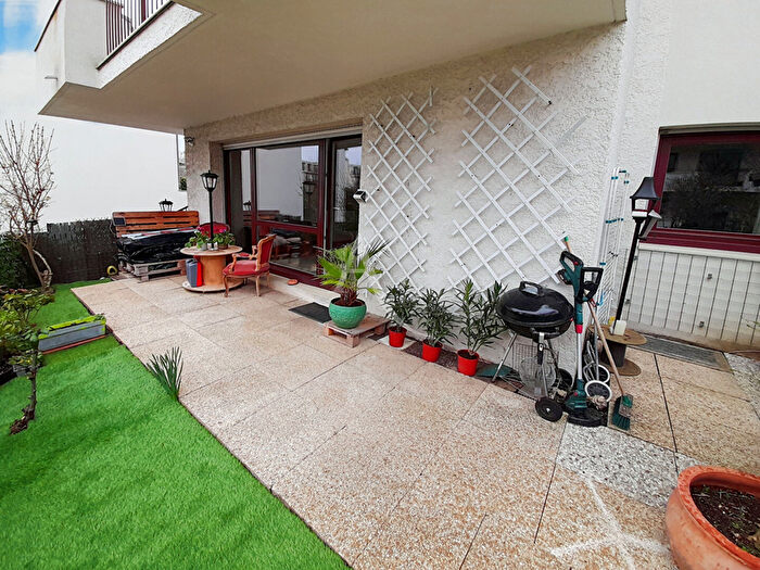 Maisons à vendre et appartements à louer - 1