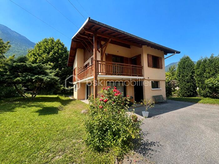 Maison 6 pièces à vendre à Saint-Étienne-de-Cuines