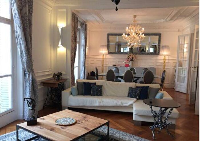 Appartement à louer - Porte Dauphine, Paris ème arrondissement - 4 pièces - 2 chambres