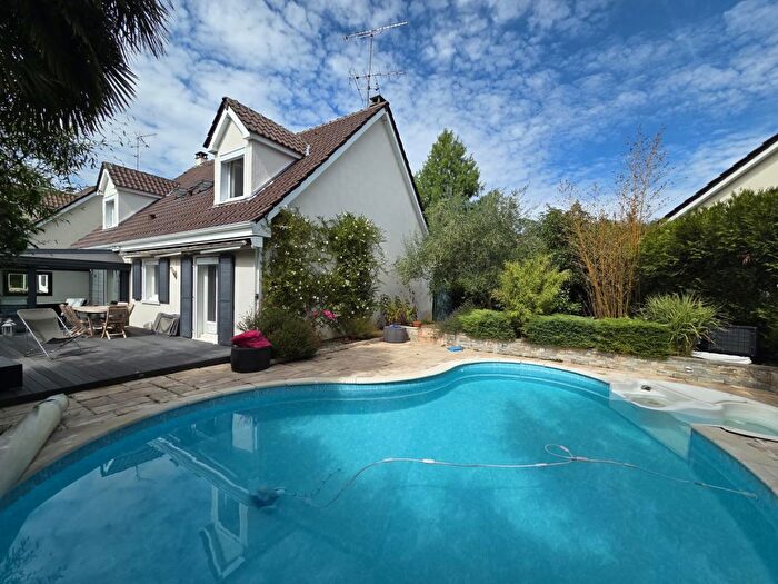 Noisy-le-Roi : Maison 6 pièces à vendre
