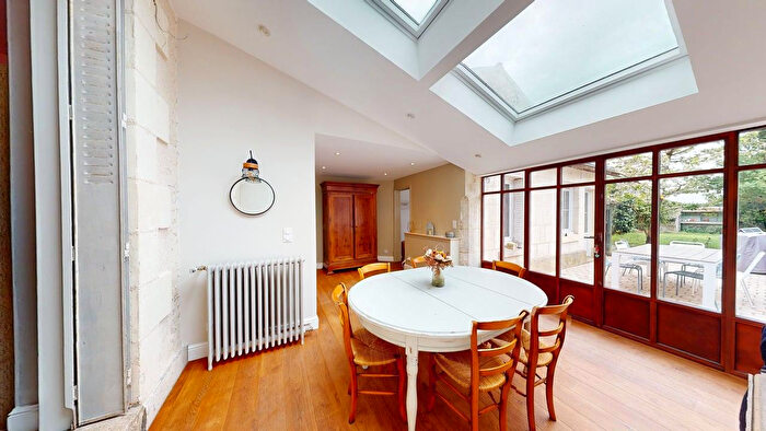 Maison à vendre - Vendôme, Centre-ville, Rochambeau - 6 pièces - 3 chambres