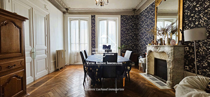 Maison à vendre - Chasseneuil-sur-Bonnieure - 8 pièces - 5 chambres