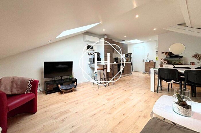 Appartement à louer - Bourg-en-Bresse - 4 pièces - 3 chambres
