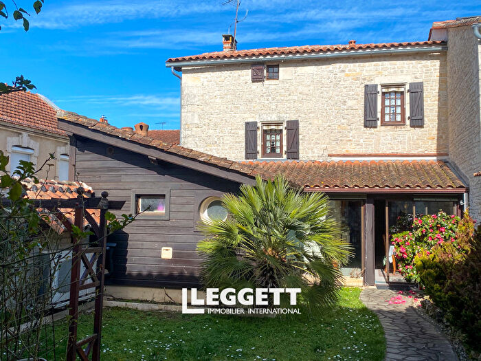 Maison à vendre - Mansle - 8 pièces - 5 chambres