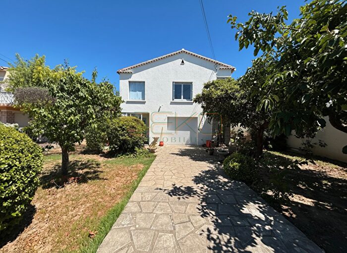 Maison à vendre - Nîmes, Ville Active - 5 pièces - 3 chambres