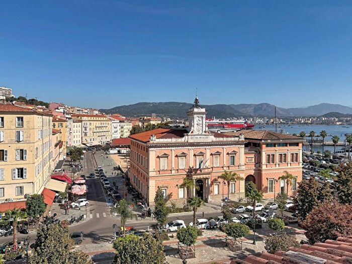 Ajaccio, Citadelle : Appartement 1 pièce à louer