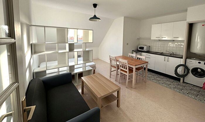 Appartement à louer - Gambetta, Cholet - 1 pièce