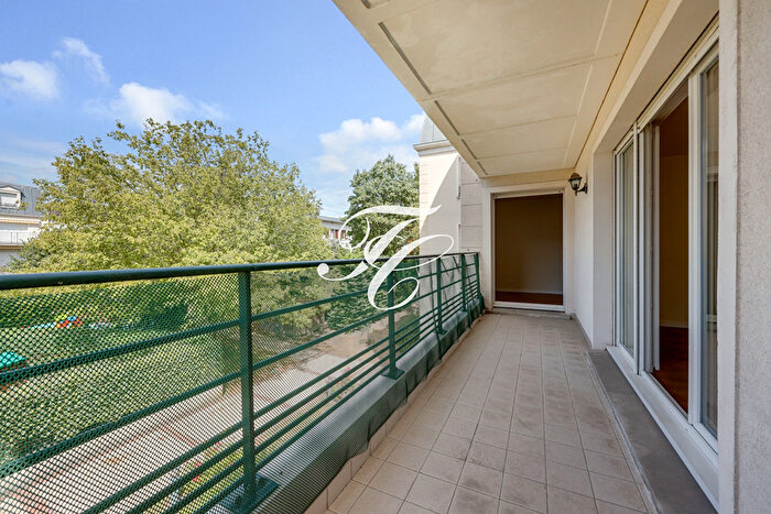 Appartement 3 pièces à Saint-Cloud, Pasteur, Magenta, à vendre