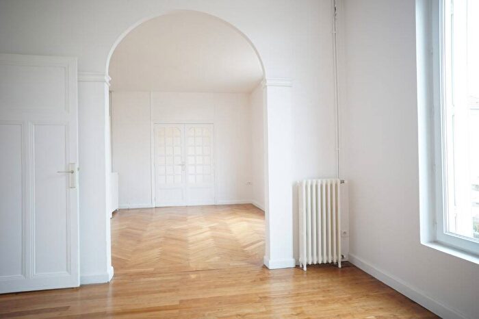 Appartement à louer - Foch, Le Creusot - 7 pièces - 5 chambres