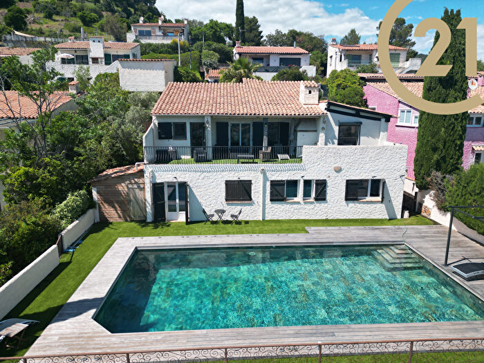 Maison à vendre - Roquebrune-sur-Argens - 5 pièces - 4 chambres