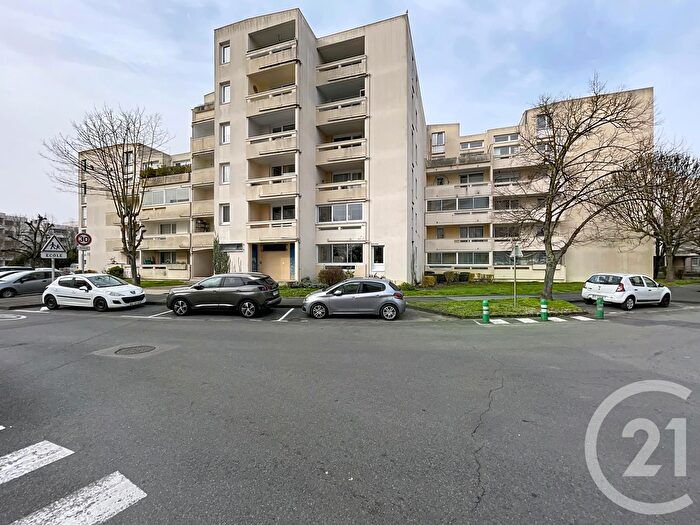 Appartement à vendre - Compiègne, Royallieu, Pompidou - 3 pièces - 2 chambres