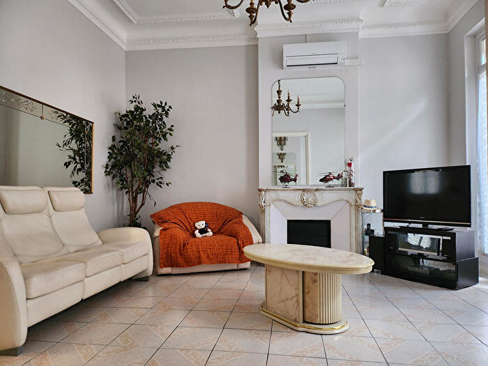 Appartement à vendre - Marseille e , Castellane - 6 pièces - 4 chambres