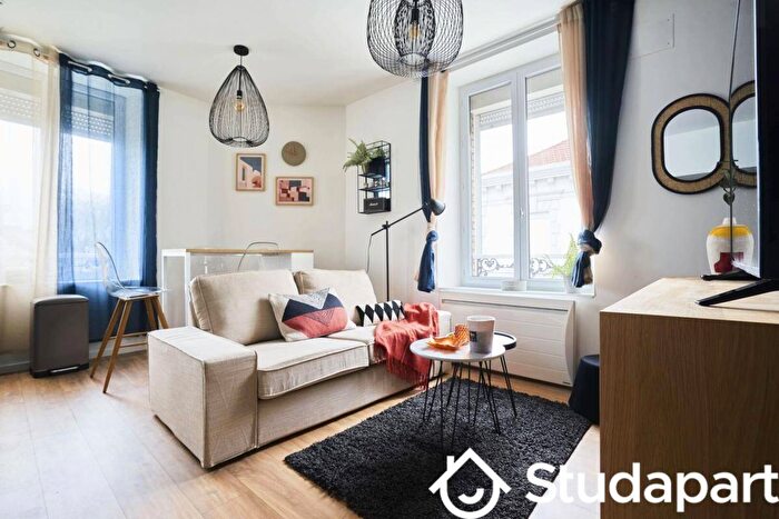 Appartement à louer - Clairmarais-Charles Arnould, Reims - 1 pièce - 2 chambres