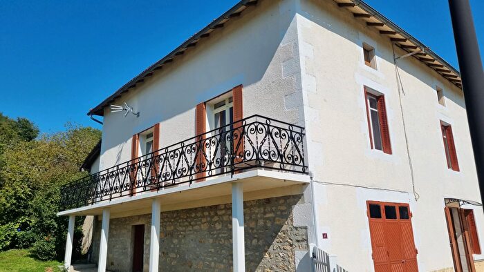 Maison à vendre - Alloue - 7 pièces - 4 chambres