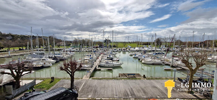 Maison à vendre - Mortagne-sur-Gironde - 12 pièces - 6 chambres
