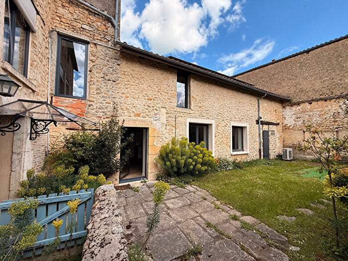 Maison à vendre - Saint-Julien-lArs - 9 pièces - 6 chambres