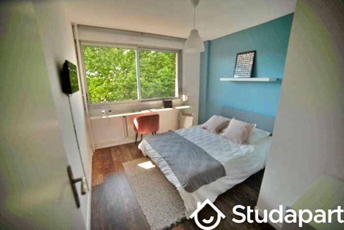 Appartement à louer - Cusset, Villeurbanne - 1 pièce - 5 chambres