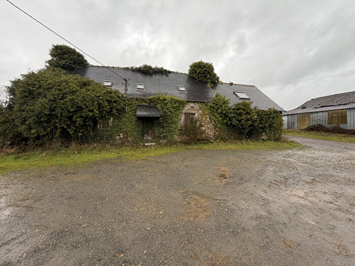 Maison à vendre - Poullaouen - 6 pièces - 3 chambres