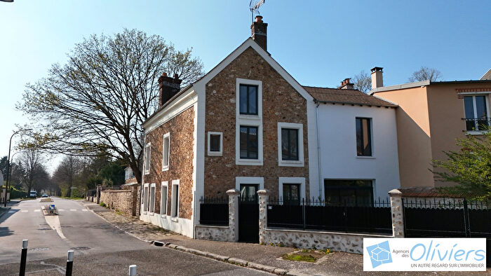 Maison à vendre - Voisins-le-Bretonneux - 9 pièces - 5 chambres