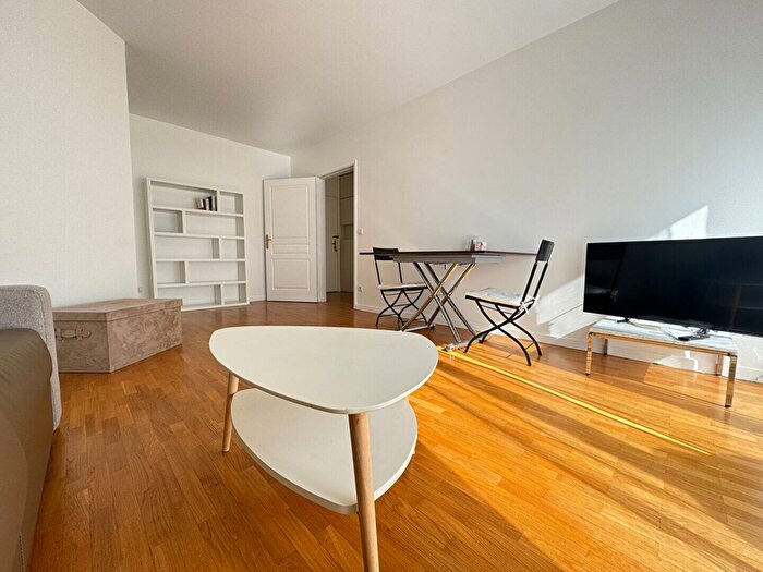 Appartement à louer - Corentin Celton, Issy-les-Moulineaux - 2 pièces - 1 chambre