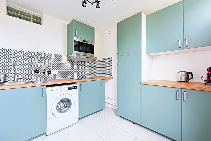 Saint Leu-Commandant Louis Bouchet, Épinay-sur-Seine : Appartement 1 pièce à louer