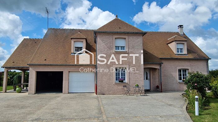 Maison 8 pièces à vendre à Savigny-sur-Clairis