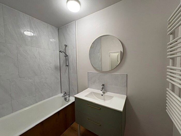 Palente, Orchamps, La Combe Saragosse, Besançon : Appartement 3 pièces à louer