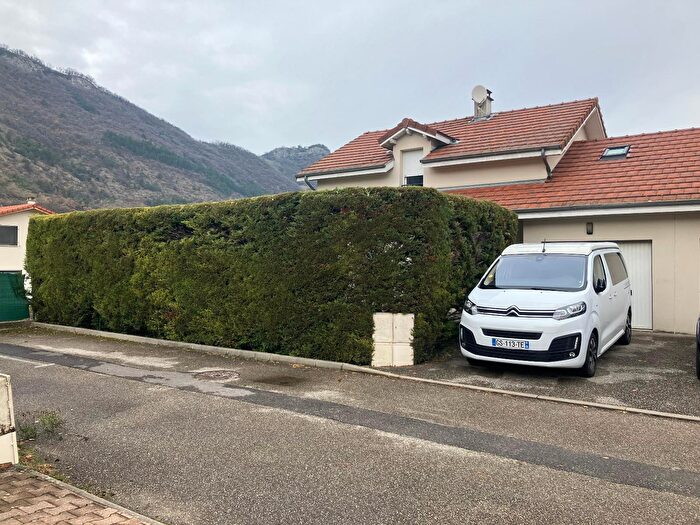 Maison à louer - Vif - 5 pièces - 4 chambres