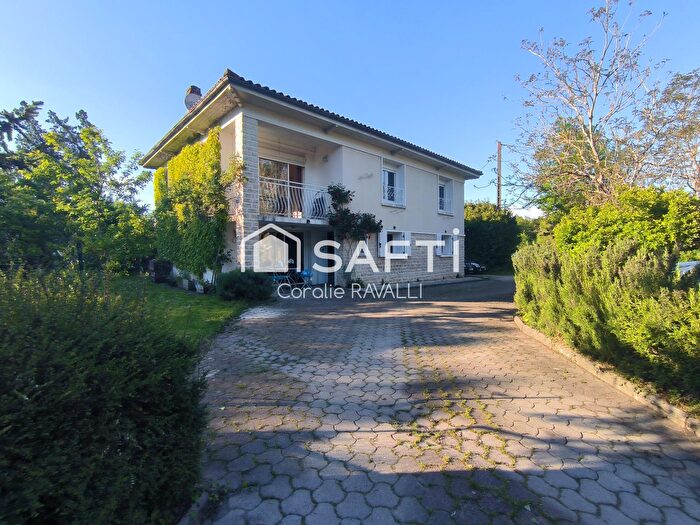 Maison à vendre - Roullet-Saint-Estèphe - 9 pièces - 6 chambres