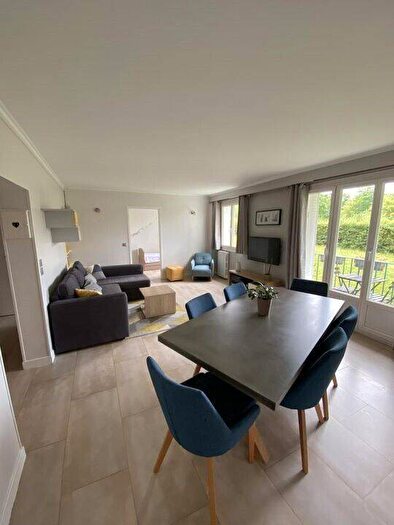 Centre Ville, Rueil-Malmaison : Appartement 3 pièces à louer