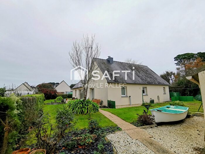 Maison à vendre - Plougrescant - 5 pièces - 3 chambres