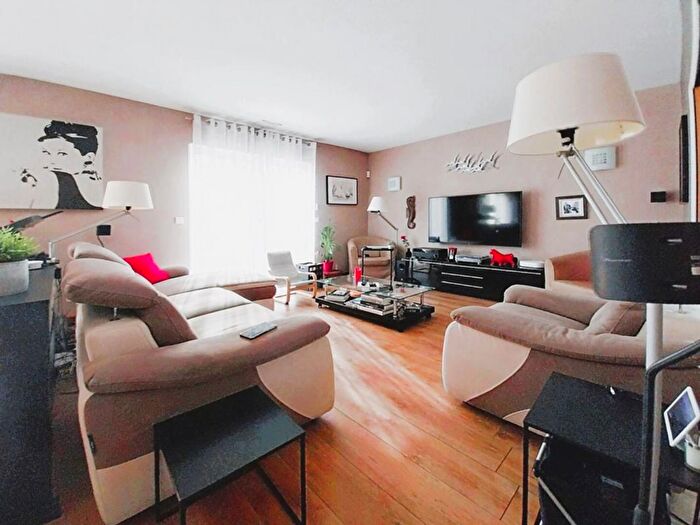 Maisons à vendre et appartements à louer - 1