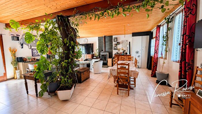 Maison 5 pièces à vendre à Nuaillé-sur-Boutonne