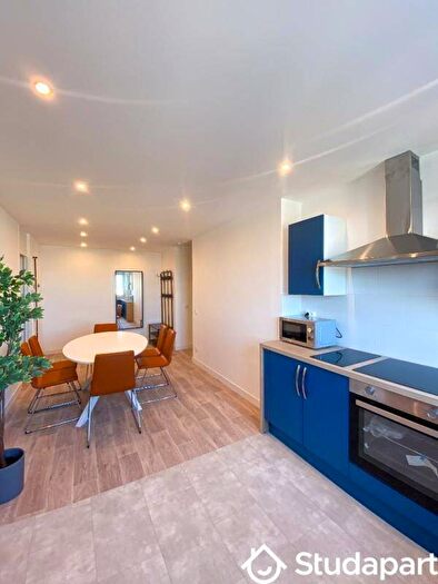 Appartement à louer - Le Bachut, Lyon ème arrondissement - 1 pièce - 5 chambres