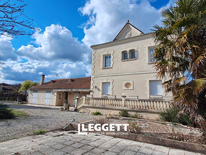 Maison 9 pièces à Champagne-et-Fontaine, à vendre