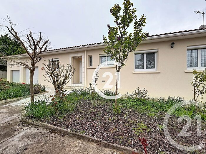 Maison à vendre - Louzac-Saint-André - 5 pièces - 3 chambres