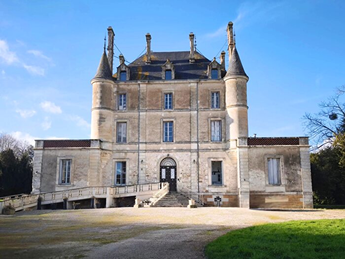 Maison à vendre - Chantonnay - 16 pièces - 8 chambres