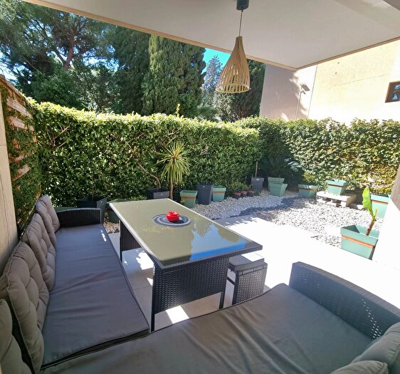 Appartement 1 pièce à vendre à Cannes, Californie Pezou
