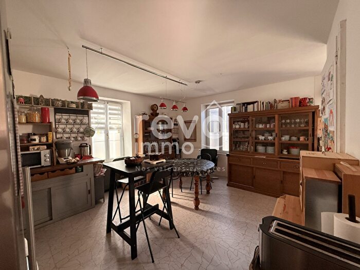 Maison 10 pièces à Saint-Sulpice-le-Verdon, à vendre