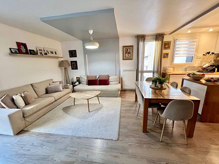 Appartement à louer - Louis Vicat, Vanves - 4 pièces - 3 chambres