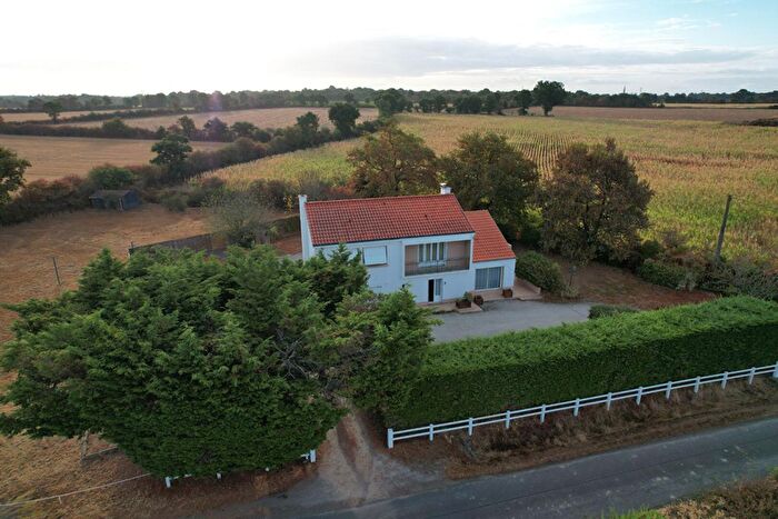Saint-Hilaire-de-Chaléons - Maison 8 pièces à vendre