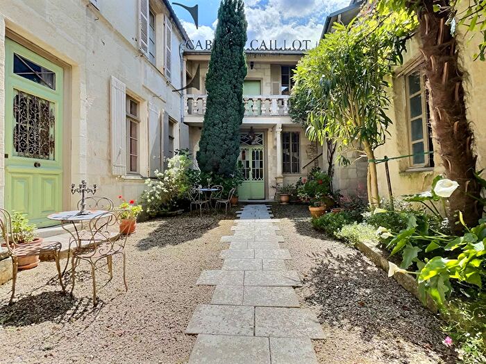 Maison à vendre - Saintes, Centre-ville - 14 pièces - 8 chambres